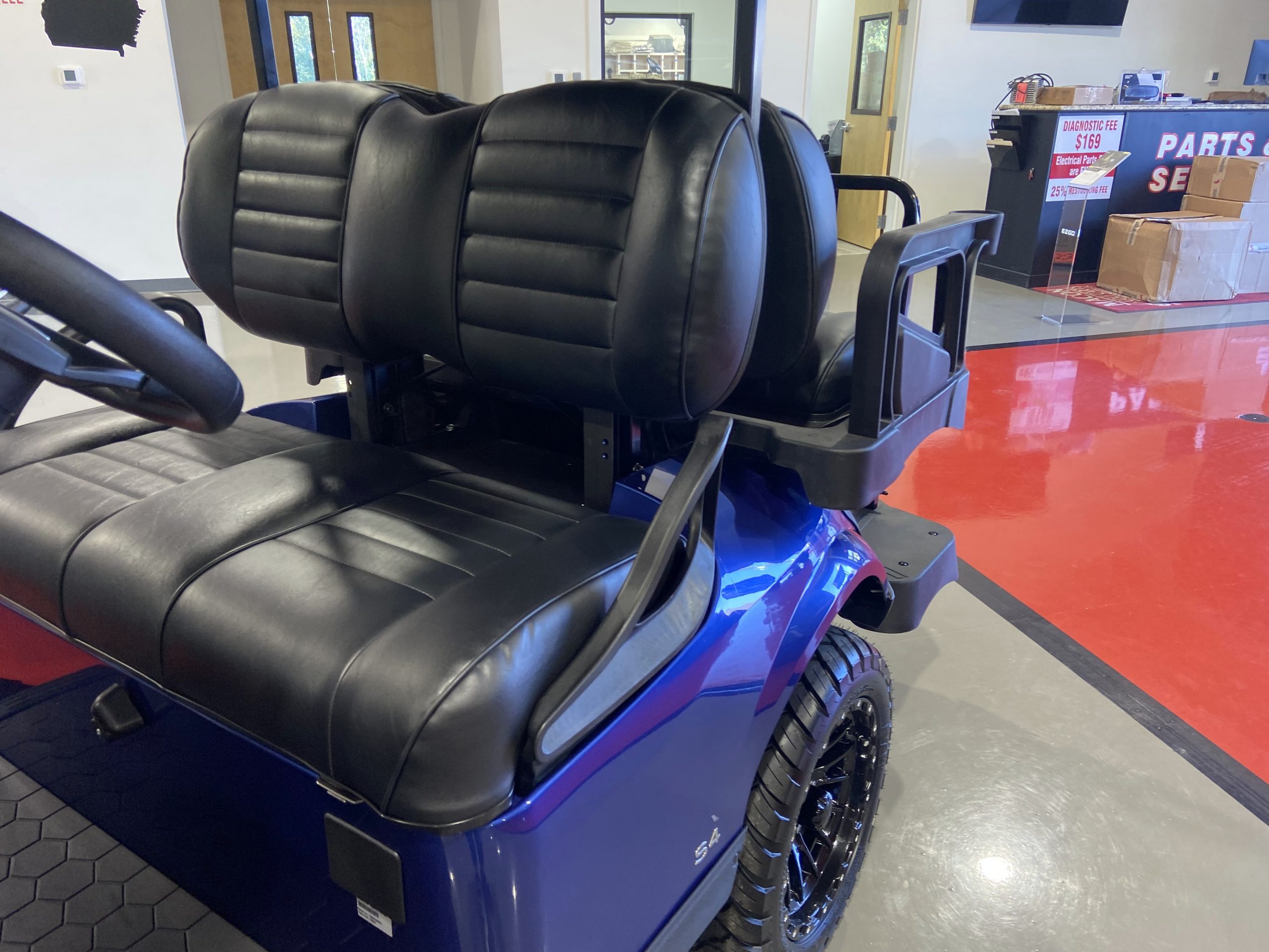 2025 E-Z-GO Express™ S4 Gas 4-Passenger - Electric Blue - Macon Golf Carts