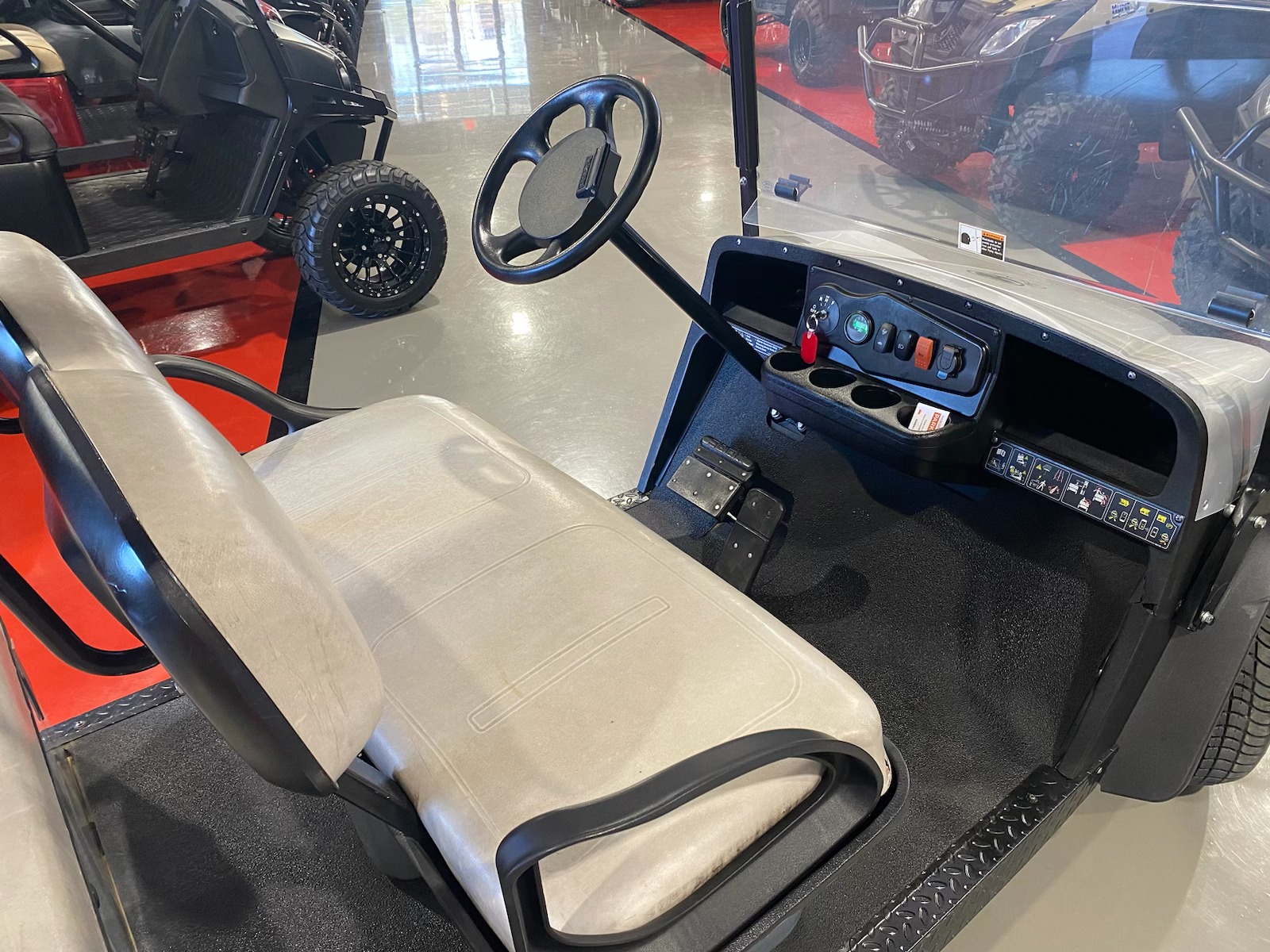 2019 Cushman Shuttle 48v 6-Passenger - Silver - Macon Golf Carts